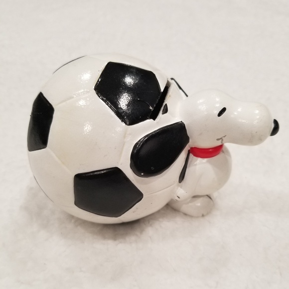 Snoopy | Other | Vintage Peanuts Snoopy Soccer Ball Coin Bank Rare ...